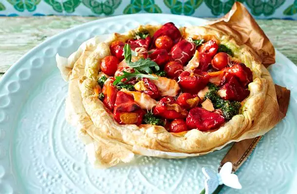 Tomato tart nga adunay manok ug pesto nga resipe 33527_1