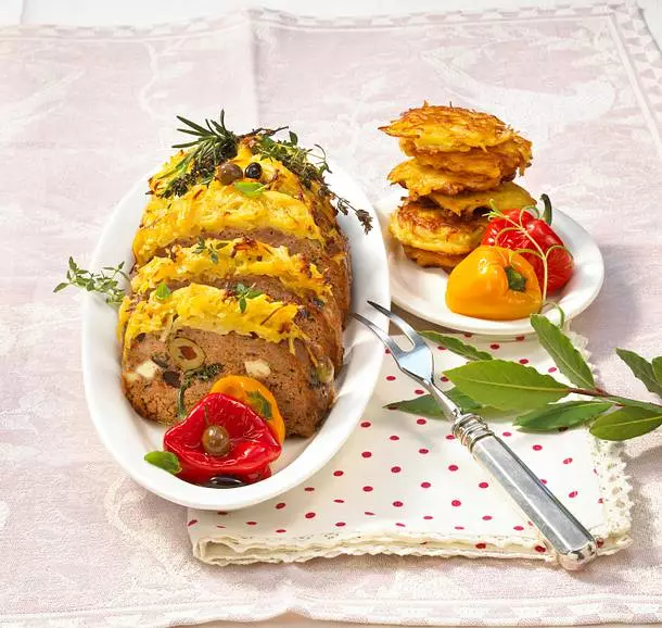 Stuffed Meatloaf na may Potato Crust Recipe 33561_1