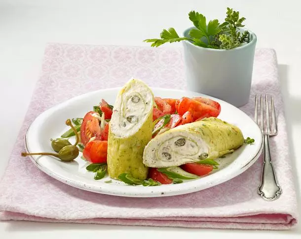 Bánh crêpe thảo mộc với kem cá hồi và công thức salad cà chua 33935_1