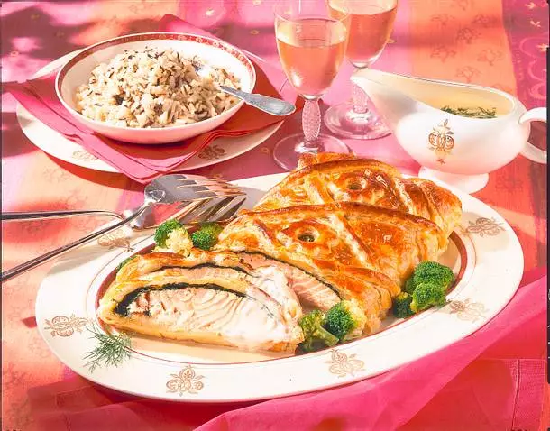 Salmon fillet mune puff pastry recipe 34946_1