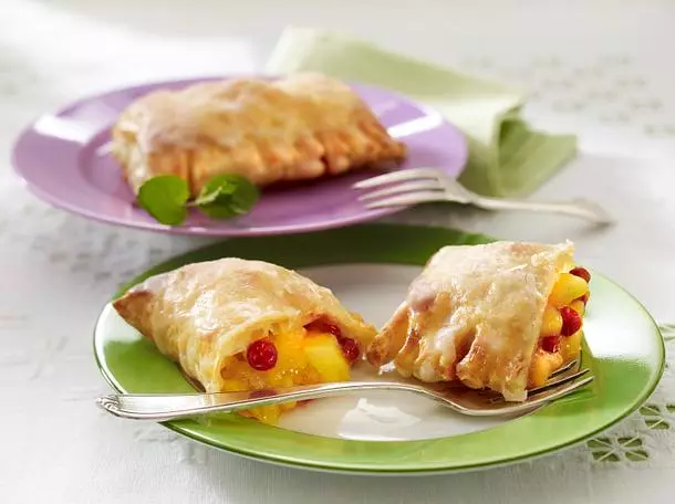 Quark puff pastry pockets bil-cranberry u riċetta tal-mili tat-tuffieħ 34974_1