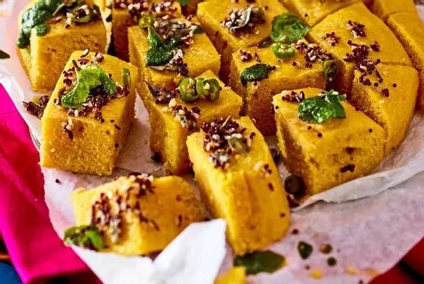 Recette de gâteau de semoule cuit à la vapeur Khaman Dhokla