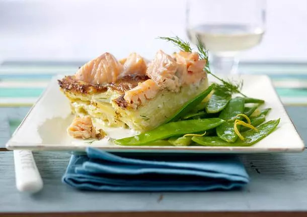 I-Salmon ne-potato gratin eneresiphi ye-lemon sugar snap peas 36050_1