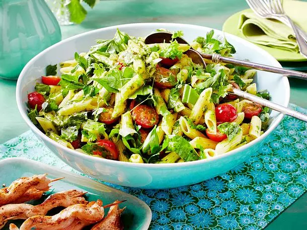 Salad Herba Pasta dengan Resepi Lidi Ayam