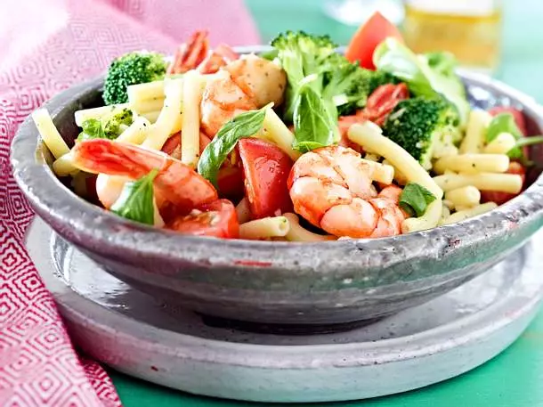 Pasta salat med reker oppskrift 3630_1