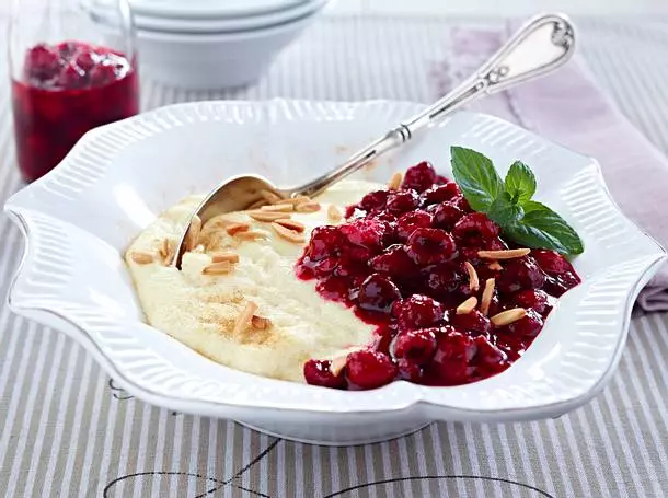 Reçeteya Semolina flammeri bi kompota raspberry û bihîv 36664_1