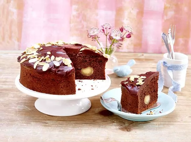 Chocolate marzipan cake girke-girke