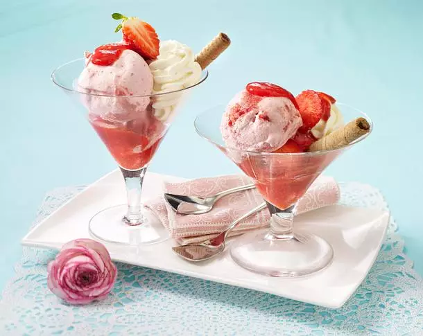 Strawberry ice cream nga adunay mascarpone nga resipe 37382_1