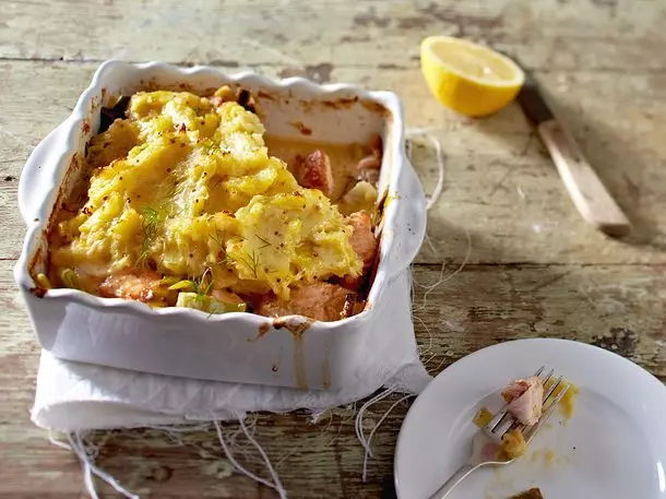 Salm en prei Casserole mei mosterd aardappelpuree Recipe 37546_1