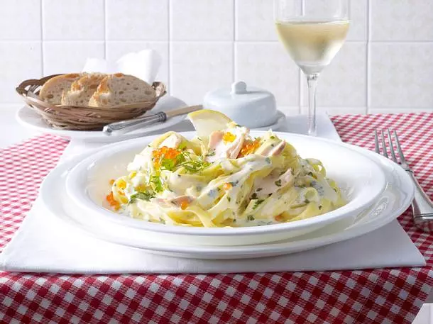 Tagliatelle s lososem a pstruhovým kaviárem recept 37741_1