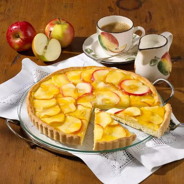 Recipe ng Apple tart 37919_1