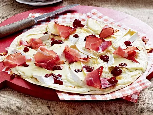 Tarte flambée กับสูตร Camembert 38223_1