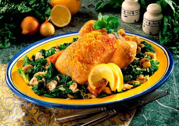 Lemon Chicken on Spinach Recipe 38327_1