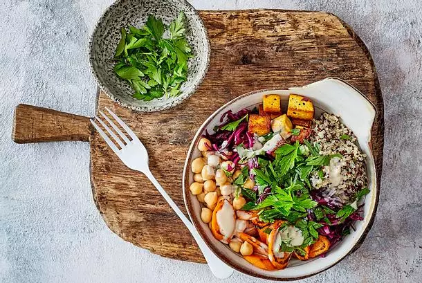 Και τώρα όλοι: «Ομ-μμμ!» Συνταγή Rainbow Buddha Bowl