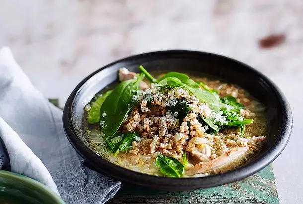 Tendurist Hot Pot with Chicken and Spinach Recipe 39062_1