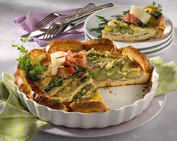 Asparagus quiche e nang le ham e phehiloeng ka risepe ea lebese la mahe 39164_1