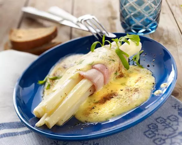 Baked salsify with ham and hollandaise recipe 39216_1