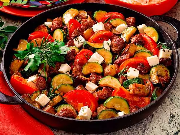 Rysáit Sosban Torri Eggplant Zucchini 40954_1