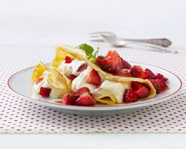 Recette Crêpes aux amandes, fraises marinées et crème vanille 41228_1