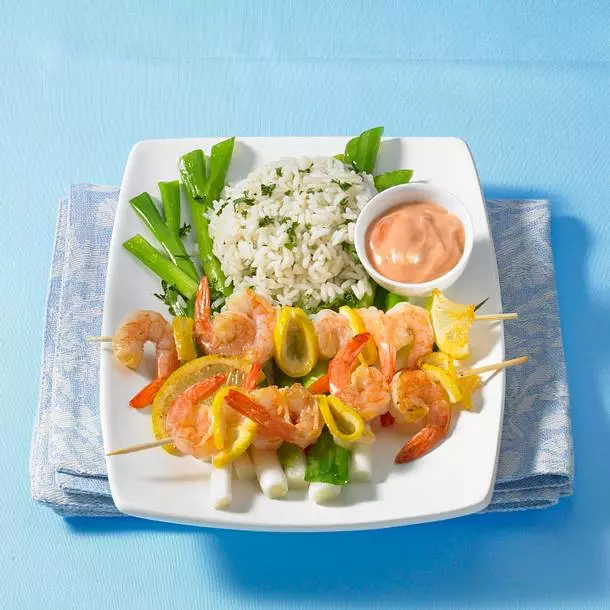 Shrimp skewers na mmiri eyịm uzommeputa 41646_1