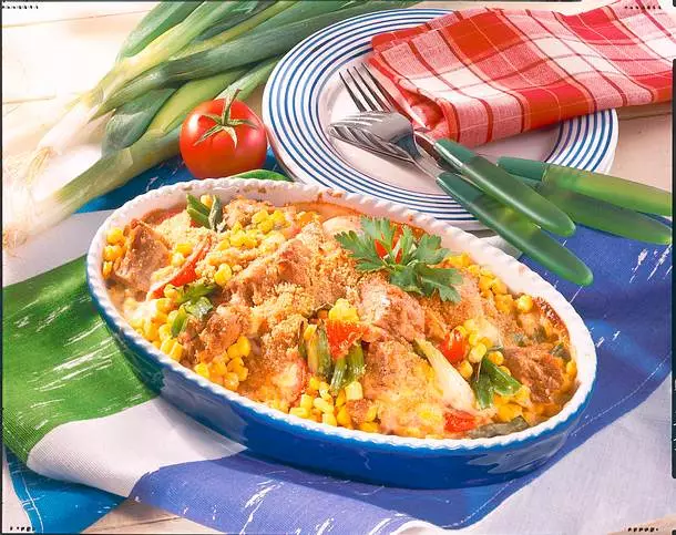 Рецепт запеканки из тунца и кукурузы с золотой корочкой 42668_1