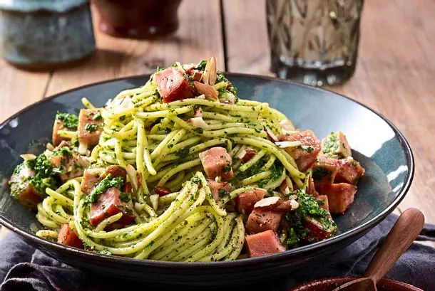 Pasita Beki ni kikun pẹlu Almond Kale Pesto Ohunelo 42715_1