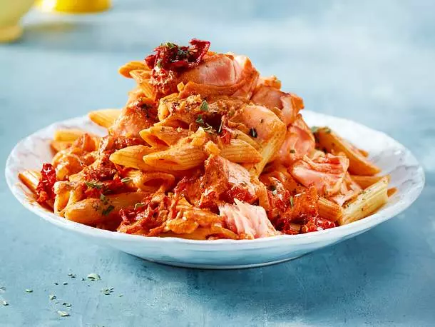 Penne gyda hufen tomato alla rysáit eog hamddenol 43286_1