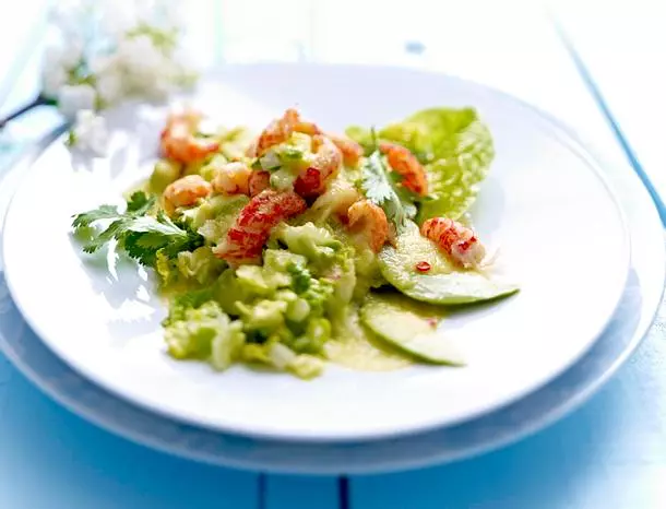 ສະຫຼັດ Crayfish ແລະ Avocado ກັບ Cucumber Dressing ສູດ 43303_1