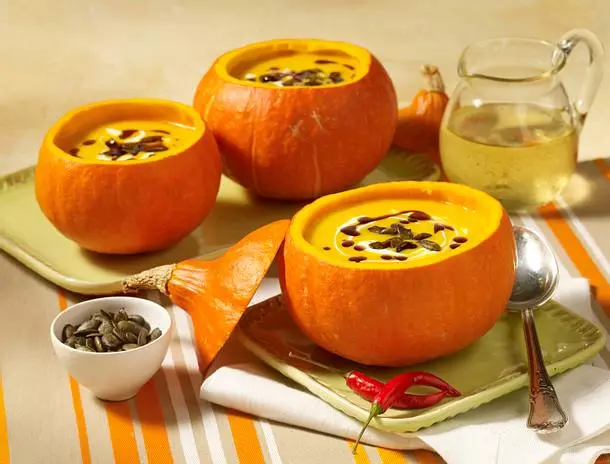 Pumpkin Soup in Pumpkin Bowl Recipe 43860_1