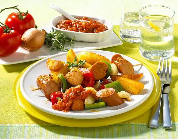 Currywurst skewer with potato wedges recipe 4387_1