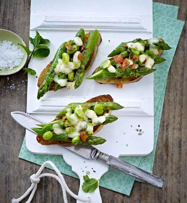 Iresiphi ye-Asparagus bruschetta 44266_1