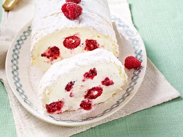 Meringue roll nga adunay mga raspberry nga resipe 44390_1