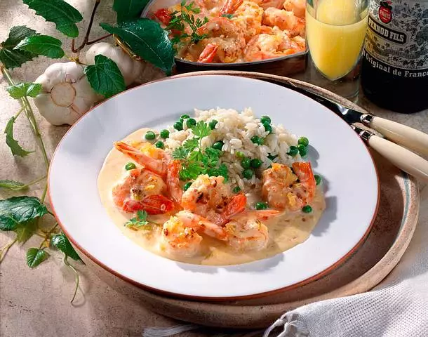 Prawns in garlic cream with vegetable rice recipe 44930_1