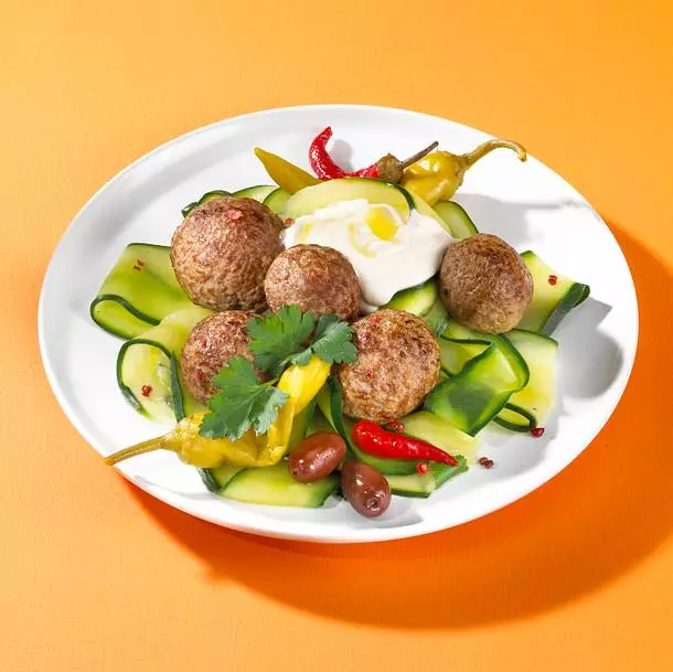 Meatballs mei komkommer griente resept