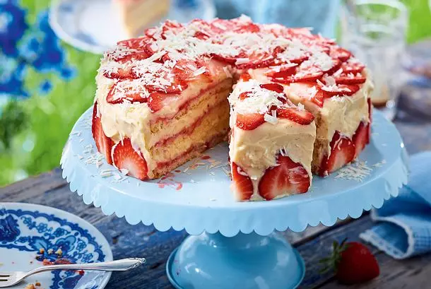 Strawberry cream cake recipe 45274_1