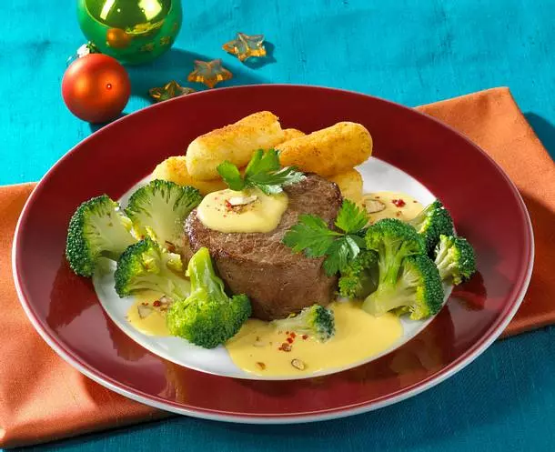 Chinsinsi cha steak ndi hollandaise ndi broccoli