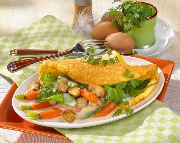 Omlet, ýeňil bahar ragout resepti