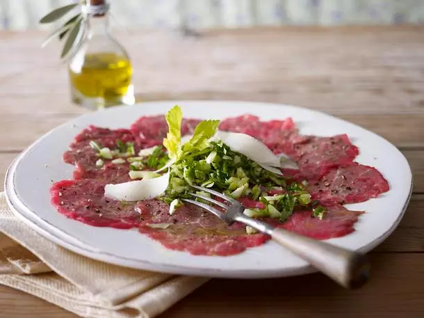 Carpaccio kunye rocket kunye celery isaladi iresiphi 45786_1