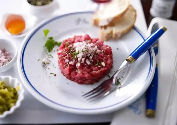 Tartare de boeuf (biff tartare) oppskrift 46485_1