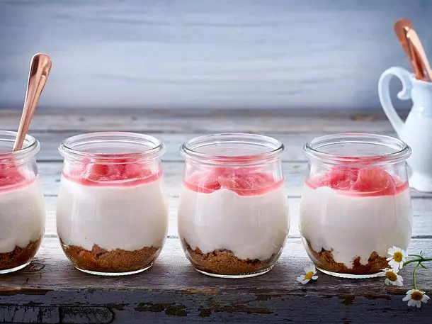 Recette de crème de lait aigre à la rhubarbe 47143_1