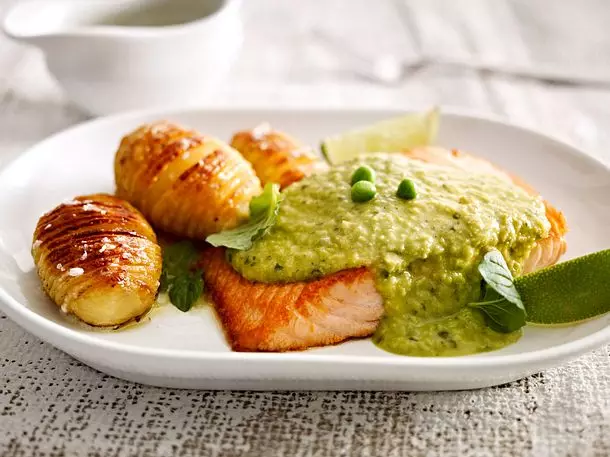 Ikan salmon dengan sos pea-mint dan resipi kentang Hasselback 47377_1