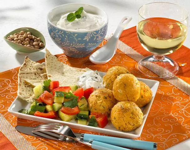 Falafel met Pietersielie Slaai Resep 47416_1