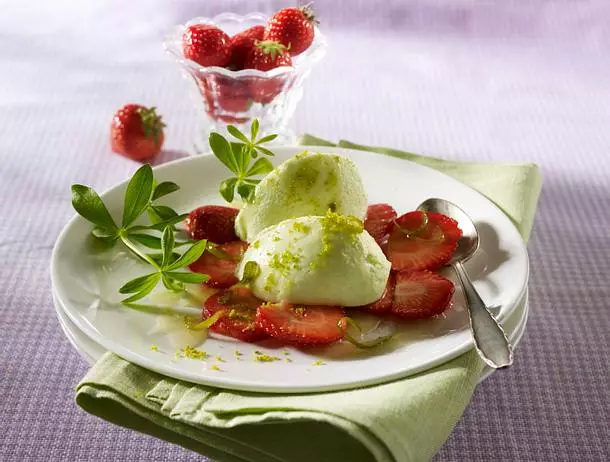 Woodruff mousse strawberries جي ترڪيب سان 47772_1