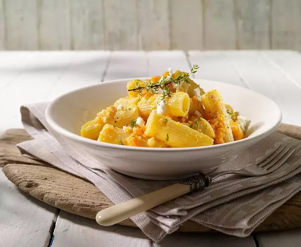 Pesto de cenoria con queixo feta para a receita de Rigatoni 48264_1