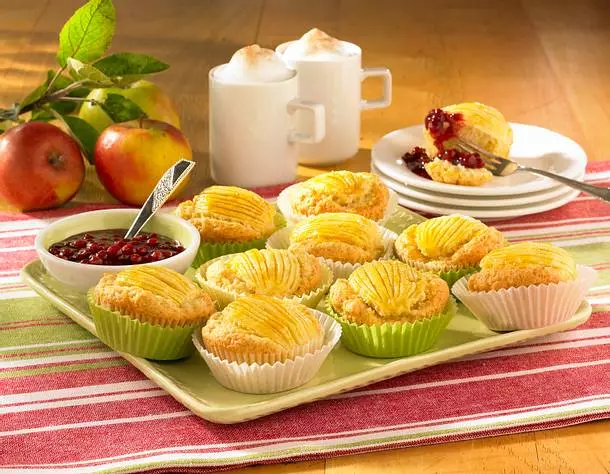 cranberry compote (ဆီးချိုသမားများ) နှင့်အတူ Apple muffins 48678_1