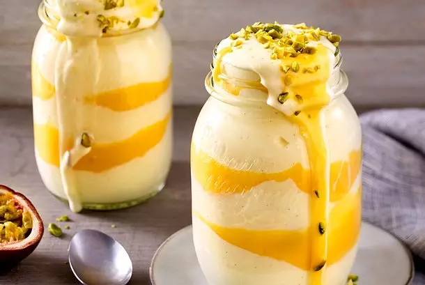 Passion fruit buttermilk cream (tsis muaj suab thaj) daim ntawv qhia 48971_1