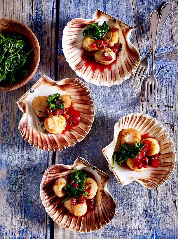 Ama-scallops ane-plum sauce iresiphi 49047_1