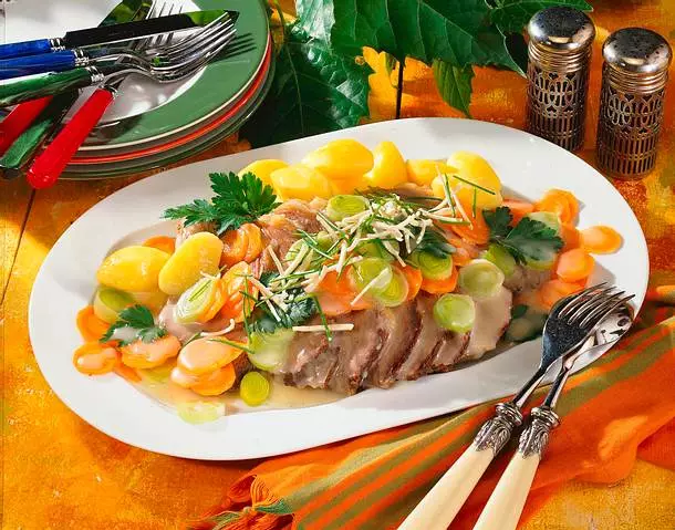 Boiled Beef mei Horseradish Vegetables Recipe 49470_1