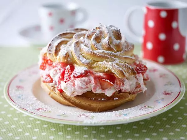 Sylt cream puffs tare da strawberry cream girke-girke 49969_1