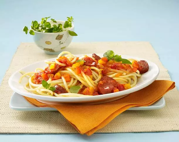 Macaroni med Hot Chili Sauce (Pasta Sauce) Opskrift